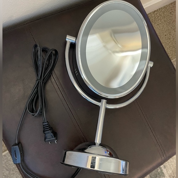 Other | Standing Magnifying Makeup Mirror With Light Rotates To ...